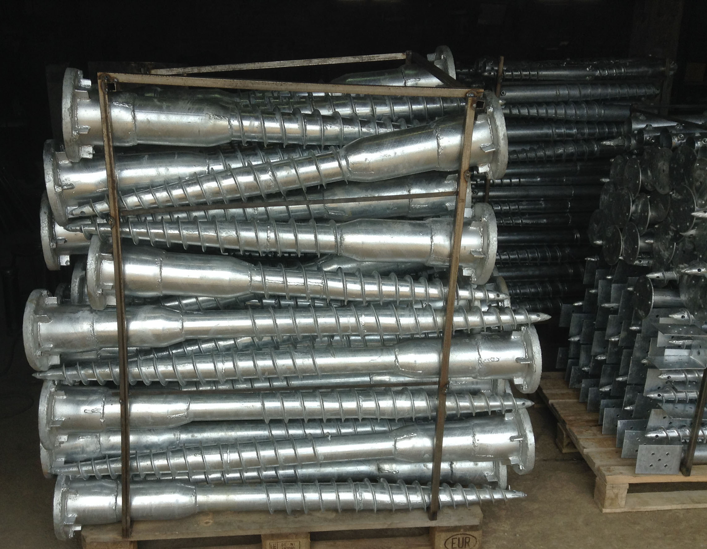 Suruburi de fundatie